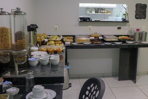 Café da manhã continental grátis todos os dias