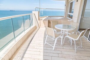 Suíte luxo, 3 quartos, vista para o mar | Vista do quarto