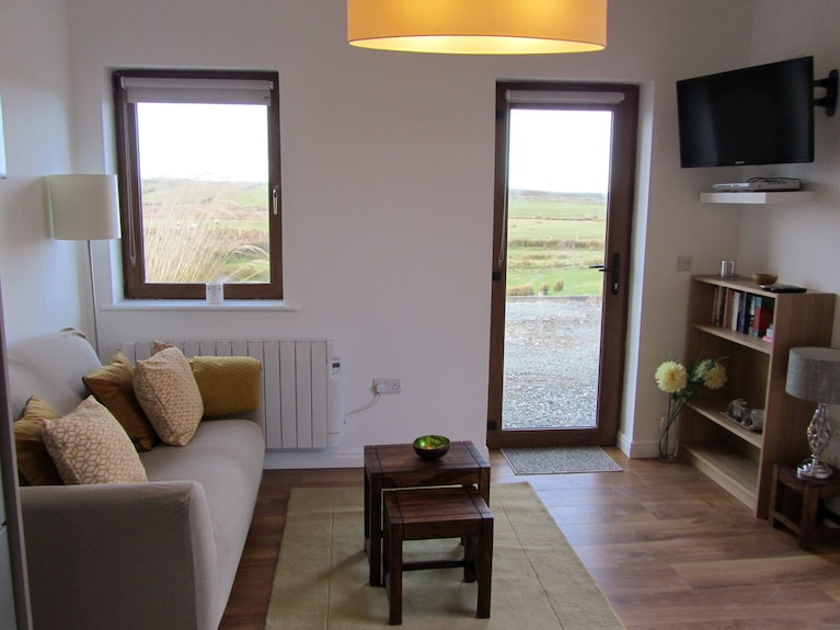 Atlantic Apartment. Wonderful Views Of The Wild Atlantic Ocean And Mountains - County Galway
