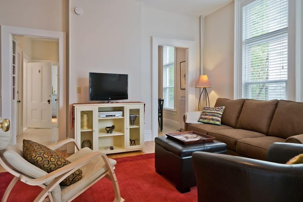 Chic One Bedroom Apartment In Portland's Arts District - Yarmouth, ME