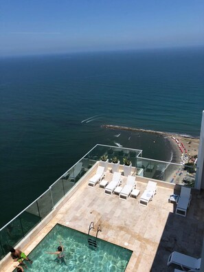 2 piscinas exteriores 