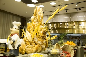 Pequeno-almoço tipo buffet diário mediante uma taxa 