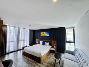 Quarto casal premium, 1 cama King, vista para a cidade | Comodidades do quarto