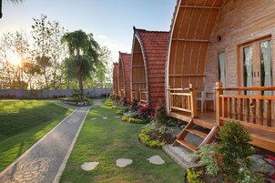 Quarto (Lumbung) | Secretária, camas desdobráveis, Wi-fi grátis, roupa de cama fornecida 