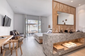 Suite Júnior, 1 quarto, vista para a piscina | 2 quartos, roupa de alta qualidade, edredões de penas, minibar 