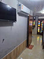 Apartamento Familiar, várias camas, kitchenette | Roupa hipoalergénica, secretária, quartos insonorizados, Wi-fi grátis 