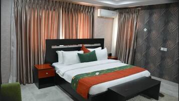 Apartamento, 1 quarto | Secretária, secretária adequada para computadores portáteis