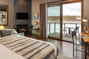 Roupas de cama premium, edredons de pluma, cofres nos quartos