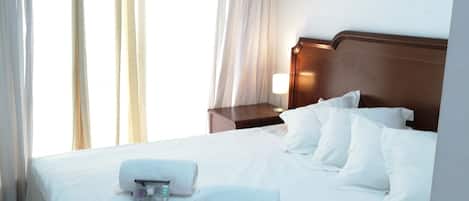 Quarto Duplo, casa de banho privativa | Roupa de cama fornecida