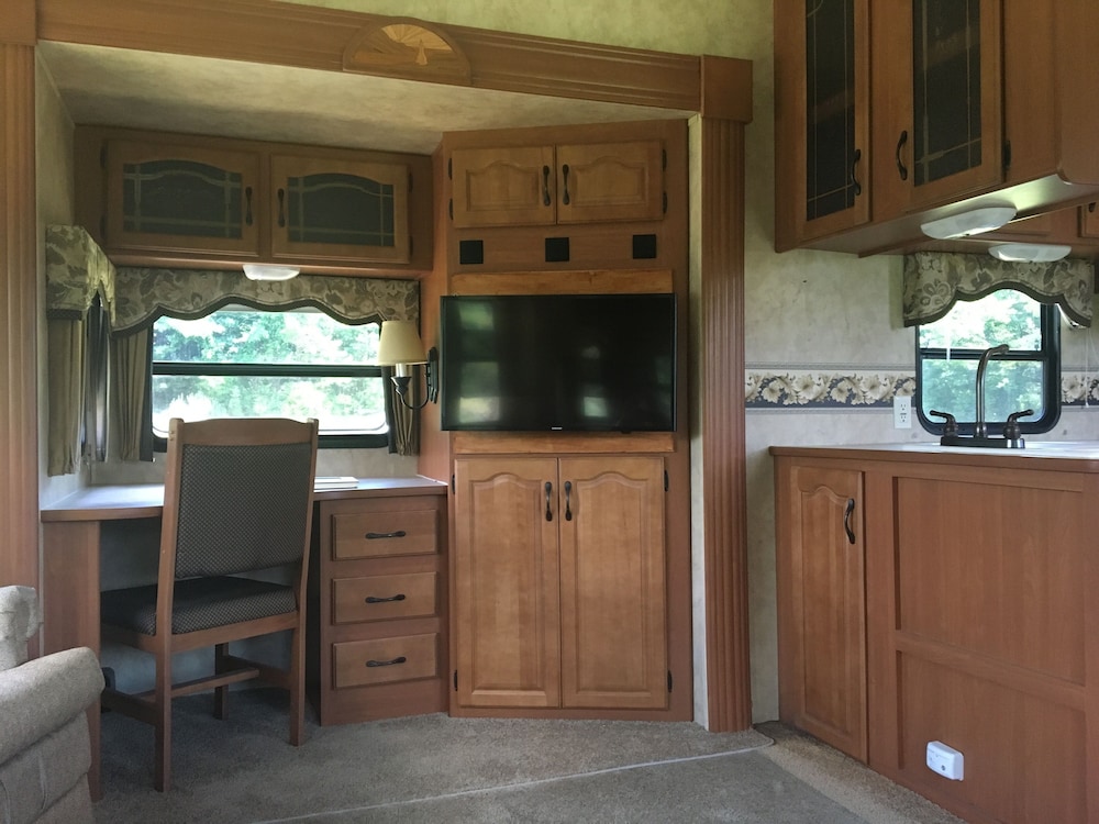 Camping Rv Privé Dans Les Montagnes Blanches Avec Vue Rapprochée Sur La Montagne Kinsman !!! - New Hampshire