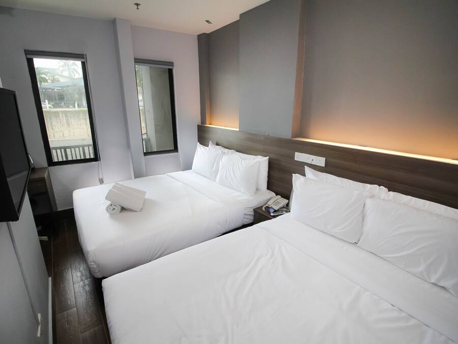 Suíte premier | Cofres nos quartos, escrivaninha, ferros/tábuas de passar roupa