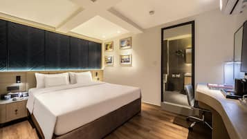 Quarto Superior, 1 cama queen-size, sem janelas | Minibar, cofre no quarto, cortinas/cortinados opacos