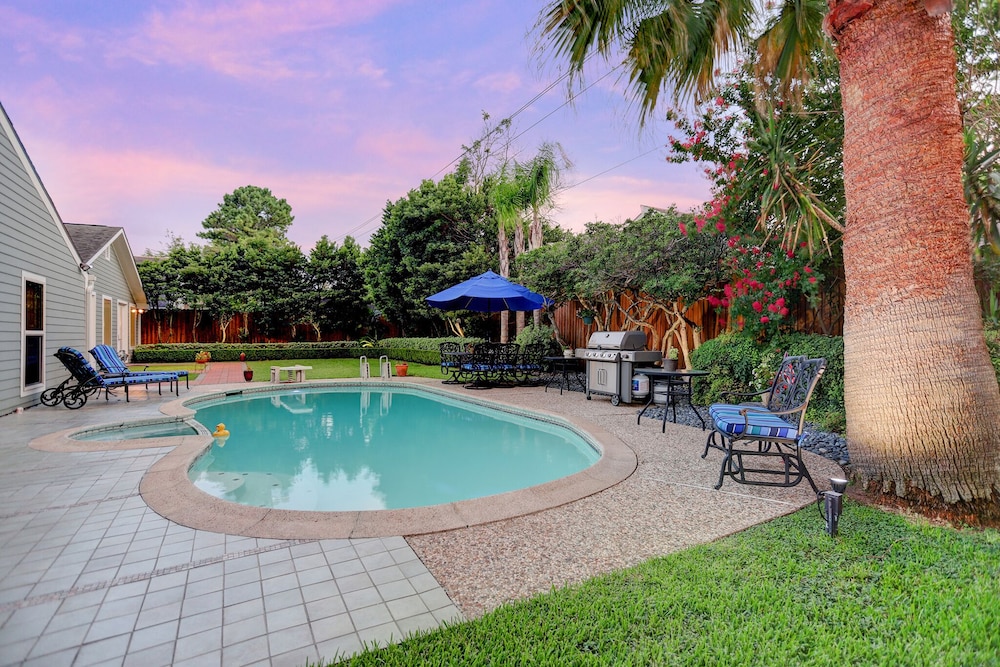 Exquisita Casa Con Altillo Y Gran Piscina. - Houston