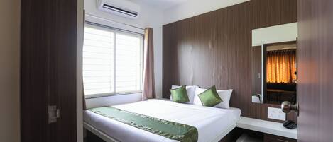 Quarto Premium | Minibar, com mobília individualizada, secretária