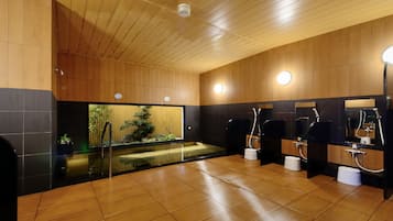 Banheira de hidromassagem interior
