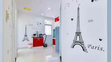 Apartamento família, 2 quartos, vista para a cidade, em edifício anexo | Frigobar, cofres nos quartos, escrivaninha, quartos à prova de som