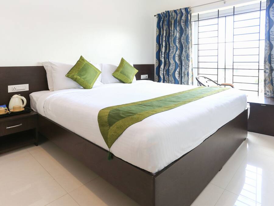 Quarto luxo | Escrivaninha, ferros/tábuas de passar roupa, Wi-Fi de cortesia