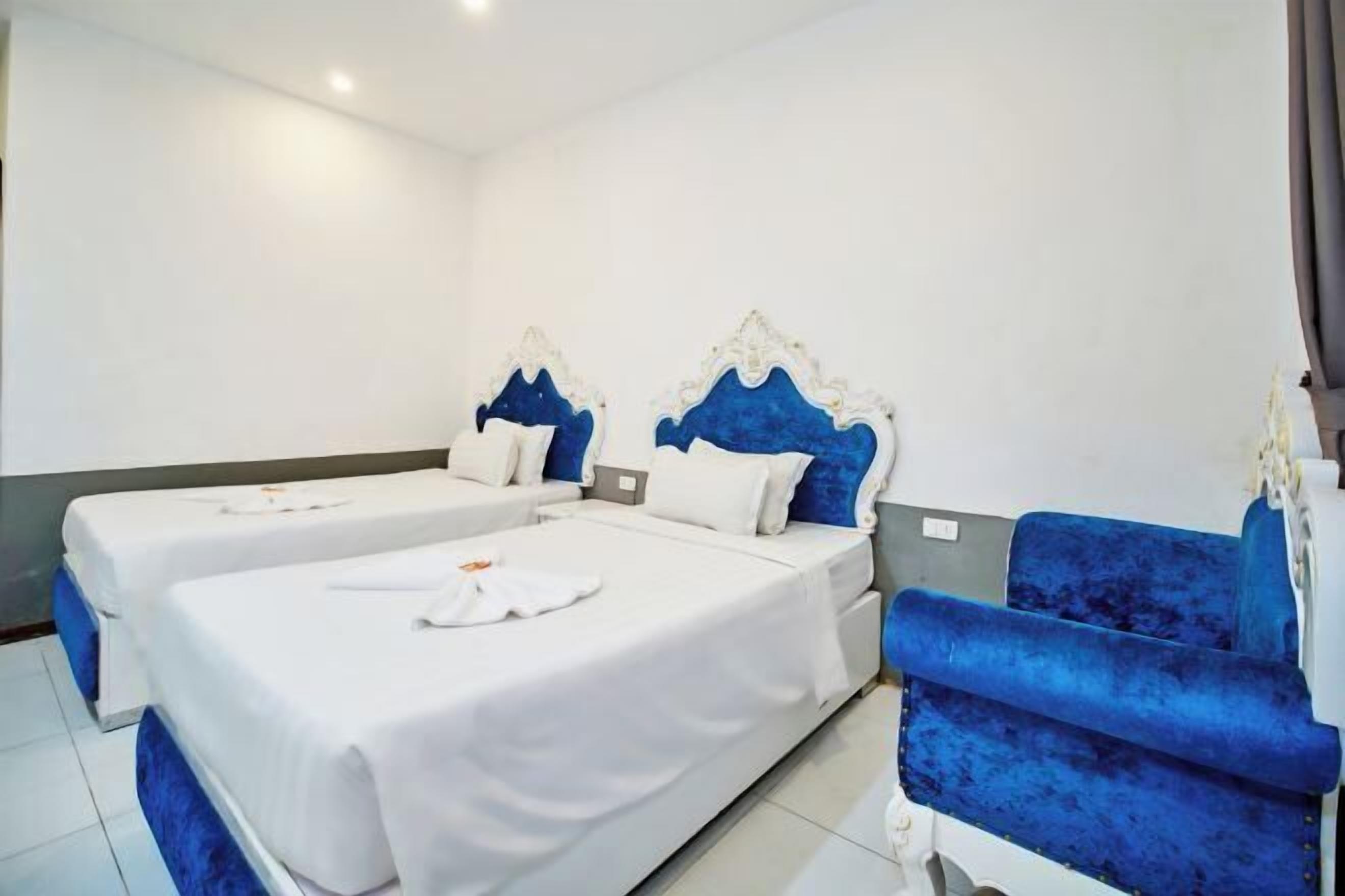 Minibar, cofre no quarto, secretária, cortinas/cortinados opacos 