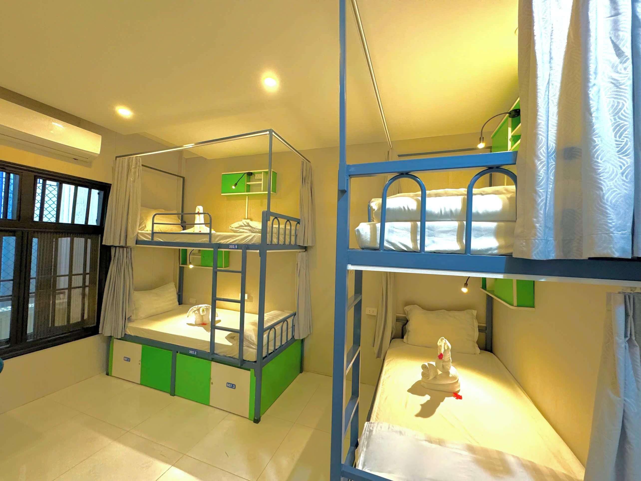 Family Bunk Bed | Minibar, cofre no quarto, secretária, cortinas/cortinados opacos 
