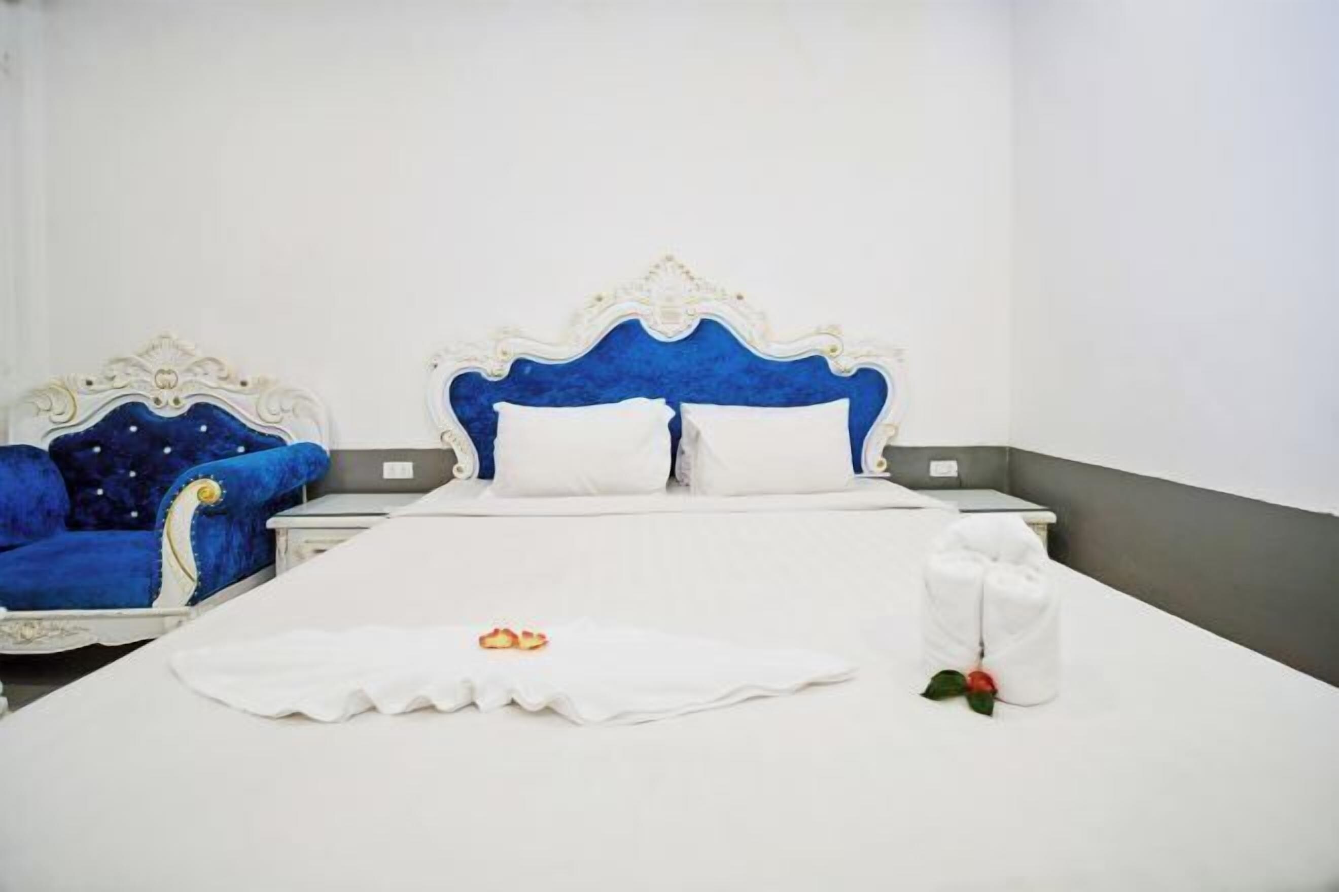 Minibar, cofre no quarto, secretária, cortinas/cortinados opacos 