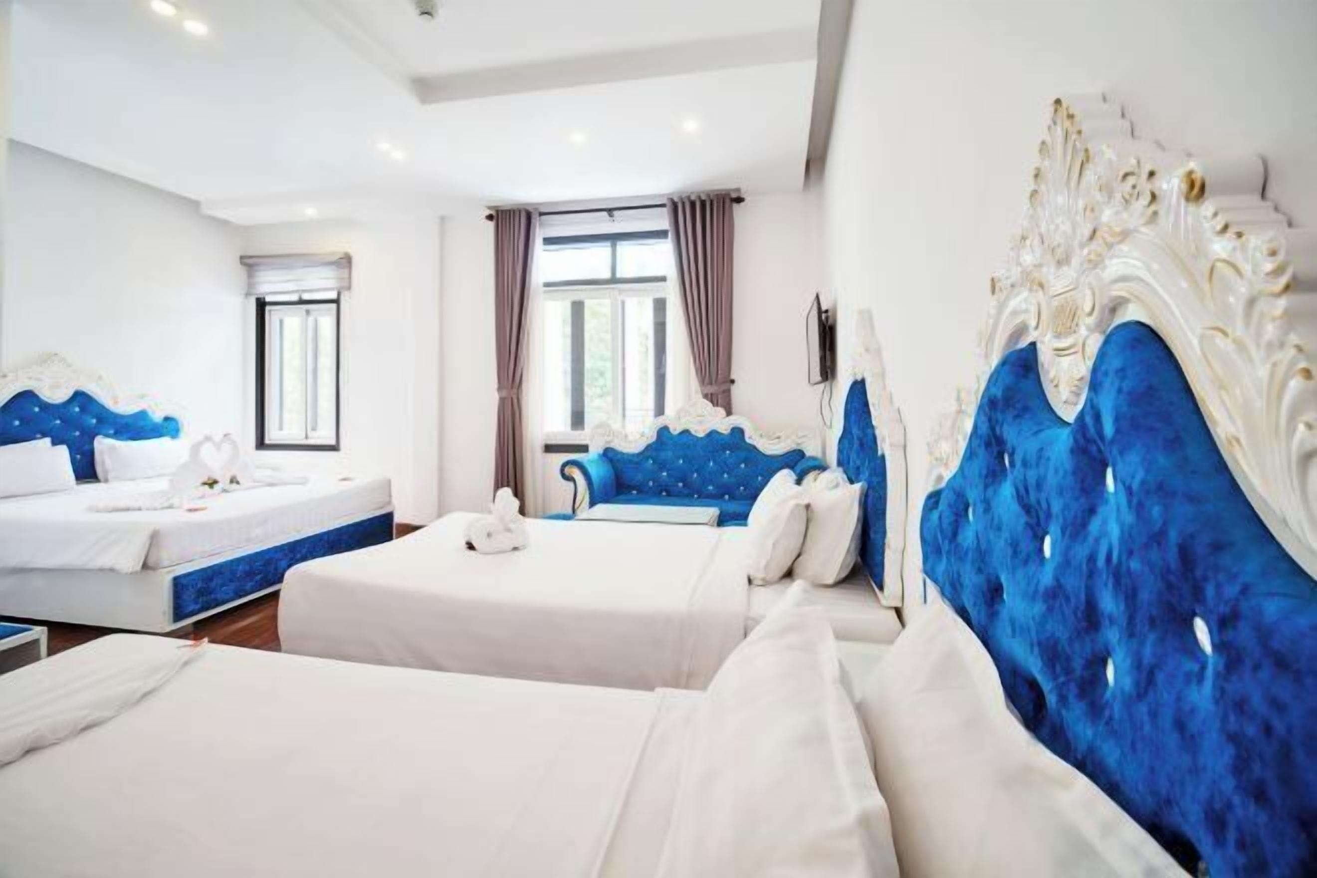 Minibar, cofre no quarto, secretária, cortinas/cortinados opacos 