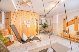 Sauna, banheira de hidromassagem 
