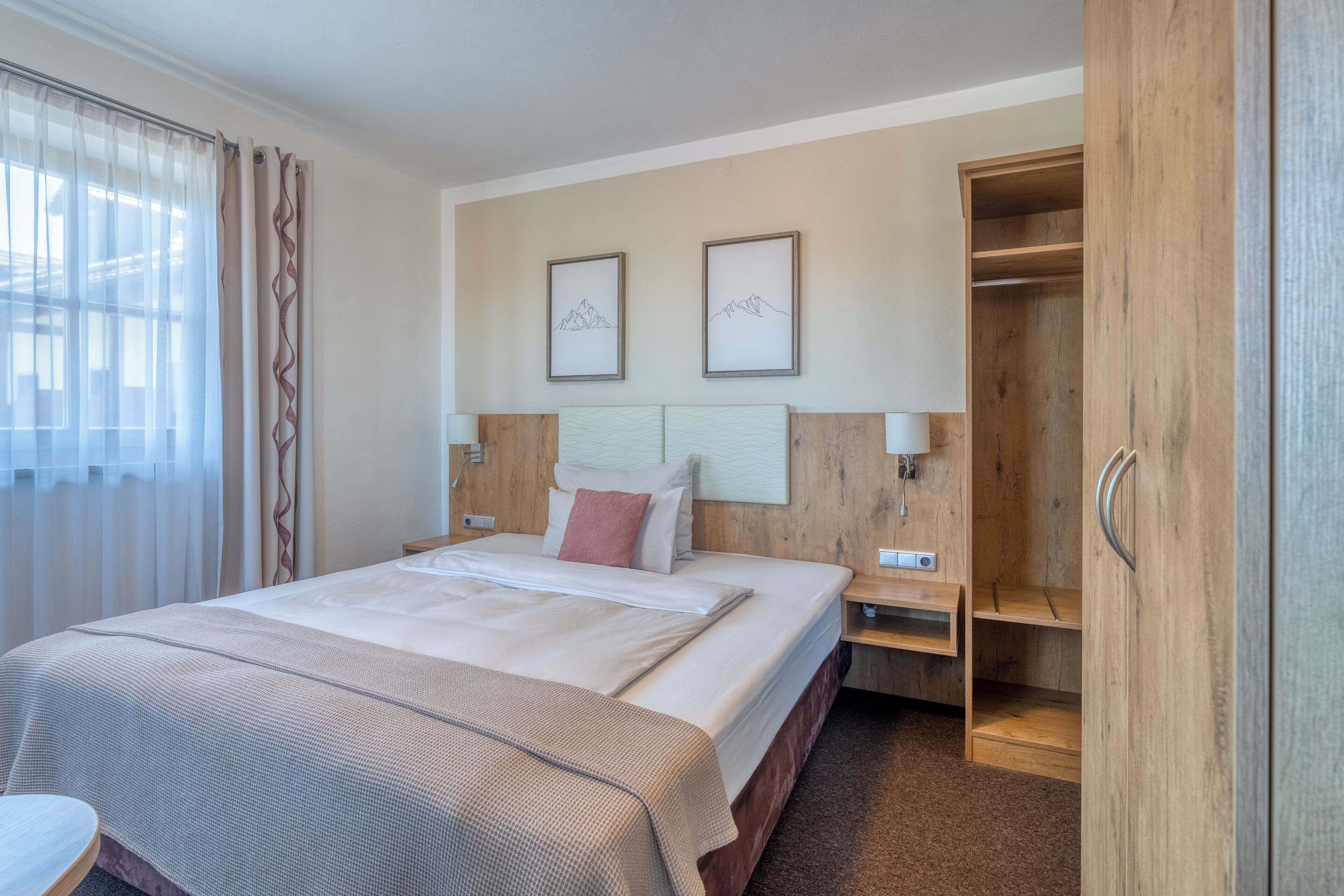 Double room also available for single occupancy | Cortinas/cortinados opacos, Wi-fi grátis, roupa de cama fornecida 