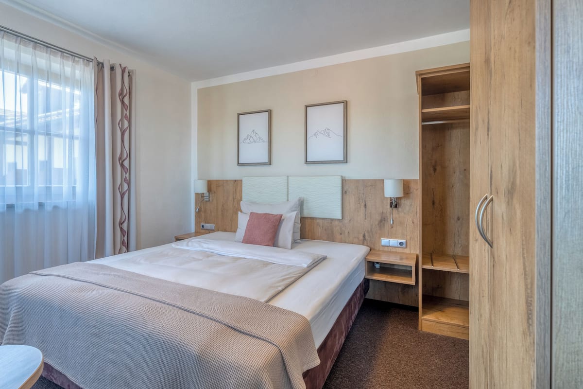 Double room also available for single occupancy | Cortinas/cortinados opacos, Wi-fi grátis, roupa de cama fornecida
