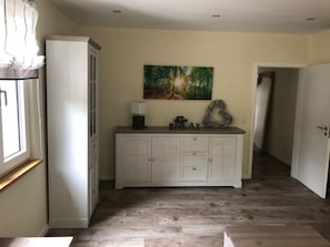 Apartamento Deluxe, 1 cama queen-size | Comodidade do quarto