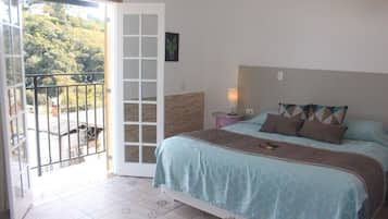 Suite Paris, 1 cama queen, para não fumantes (Segundo andar) | Roupas de cama antialérgicas, edredons de pluma, cortinas blackout