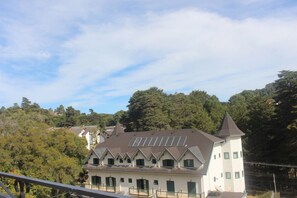 Suite Paris, 1 cama queen, para não fumantes (Segundo andar) | Roupas de cama antialérgicas, edredons de pluma, cortinas blackout