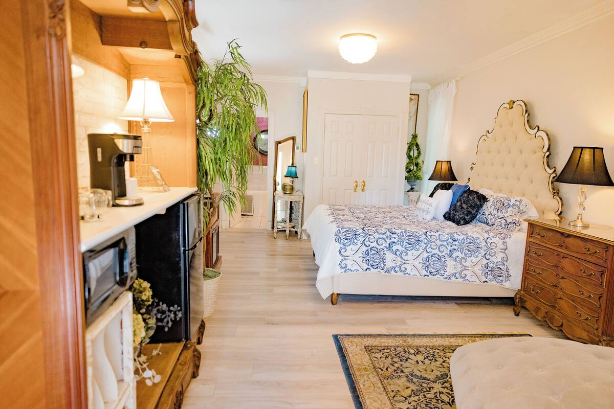 Quarto Duplo para 1 Pessoa | Ferro/tábua de engomar, Wi-fi grátis, com decoração personalizada 