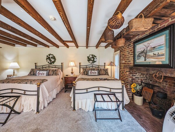 The Richard Johnston Inn & 1890 Caroline House - Fredericksburg, VA