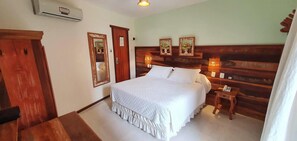 Cofre no quarto, secretária, Wi-fi grátis, roupa de cama fornecida