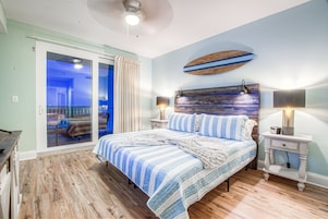 Apartamento em Condomínio Fechado, 3 quartos (1238) | 1 quarto, com decoração personalizada, ferro/tábua de engomar 