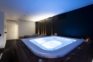 Sala(s) para tratamentos a casais, sauna, banheira de hidromassagem 