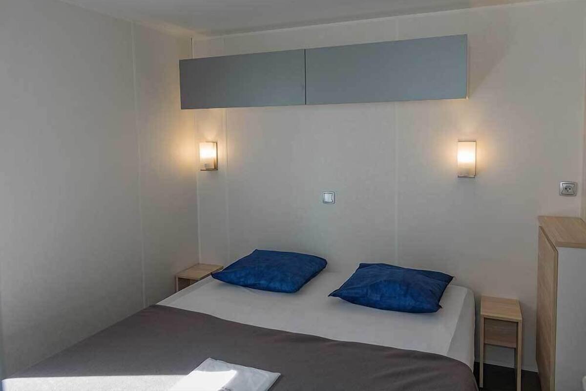 Casa Móvel Premium | Cortinas/cortinados opacos, ferro/tábua de engomar 