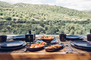 Pequeno-almoço continental diário (14 EUR por pessoa)