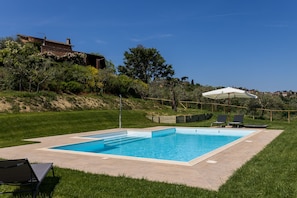 Piscina exterior sazonal 