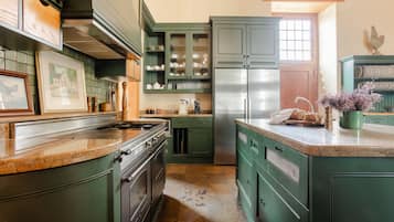 Casa Nobre, 4 quartos, vista para a montanha | Cozinha privada | Uma chaleira elétrica