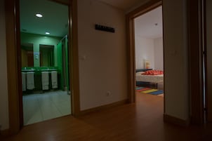 Quarto Quádruplo Familiar | Wi-fi grátis, roupa de cama fornecida 