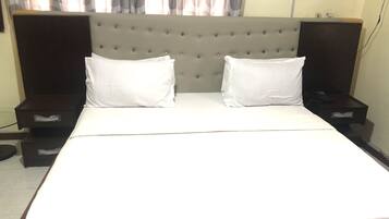 Quarto Duplo Deluxe, 1 cama de casal, não fumadores | Secretária, secretária adequada para computadores portáteis