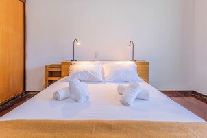 Apartamento, 2 quartos, banheiro privativo | Quartos à prova de som, Wi-Fi de cortesia, roupa de cama