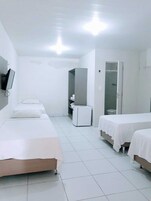 Quarto quádruplo standard | Wi-Fi de cortesia, roupa de cama