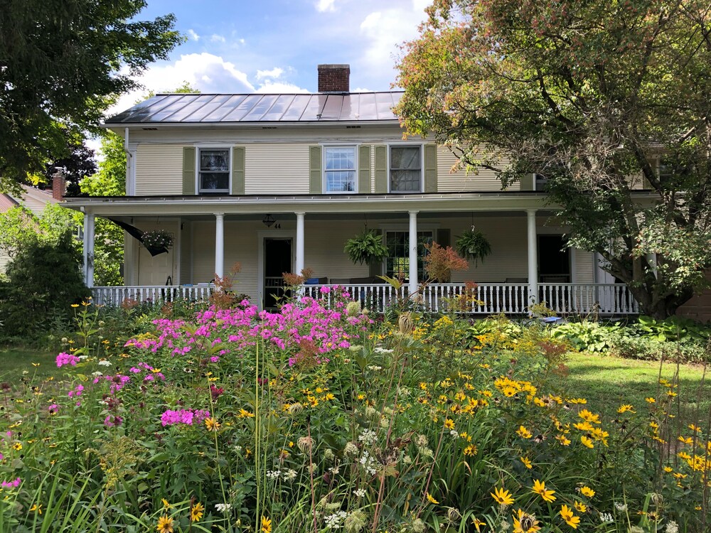 Hyde Park Village Home Near Stowe -- 4br Bedroom - Hyde Park, VT