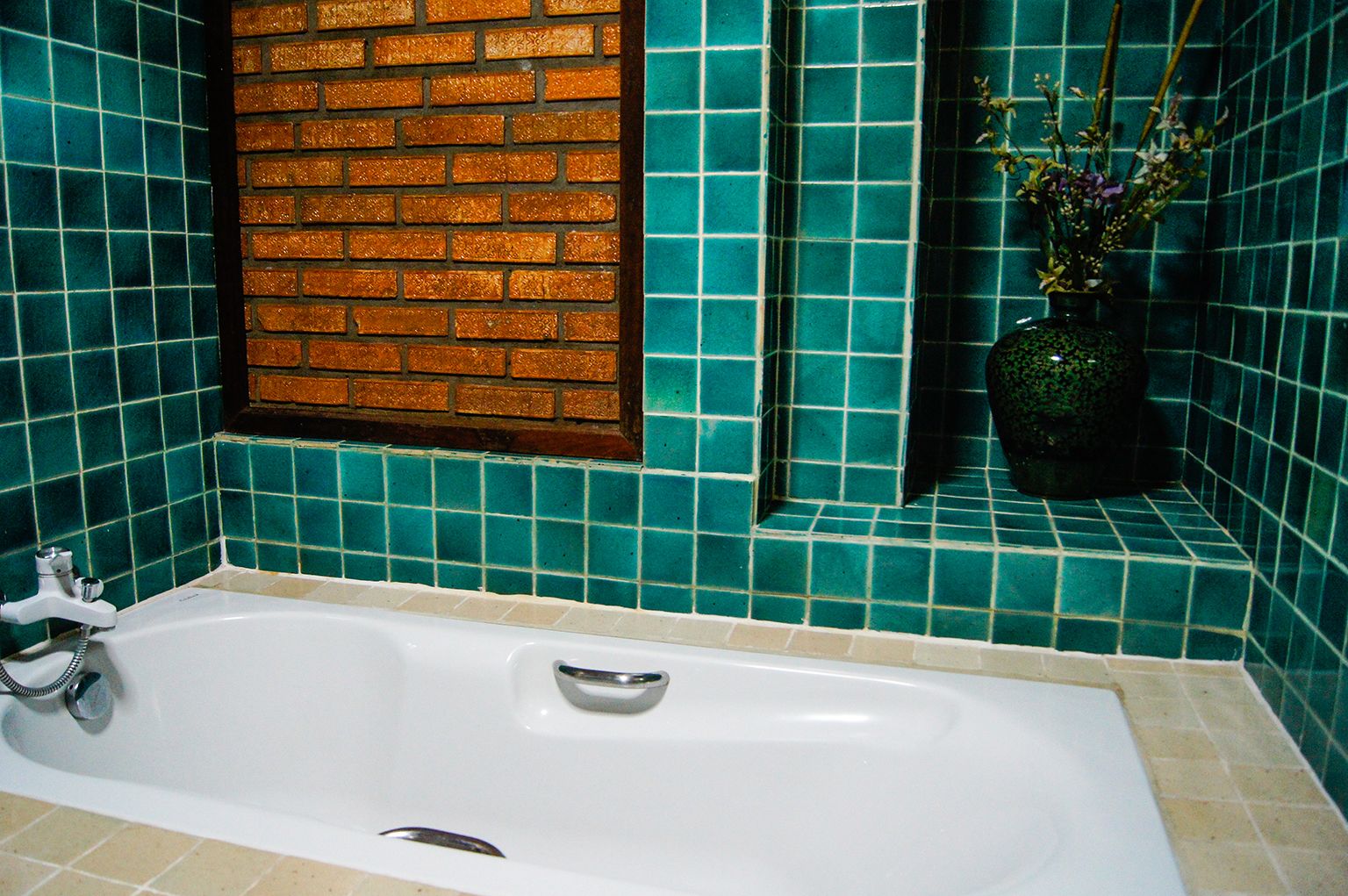 Quarto Duplo Deluxe | Casa de banho | Artigos de higiene pessoal grátis, chinelos, toalhas fornecidas 