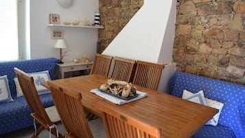 Villa, 2 quartos | Sala de estar | TV de ecrã plano