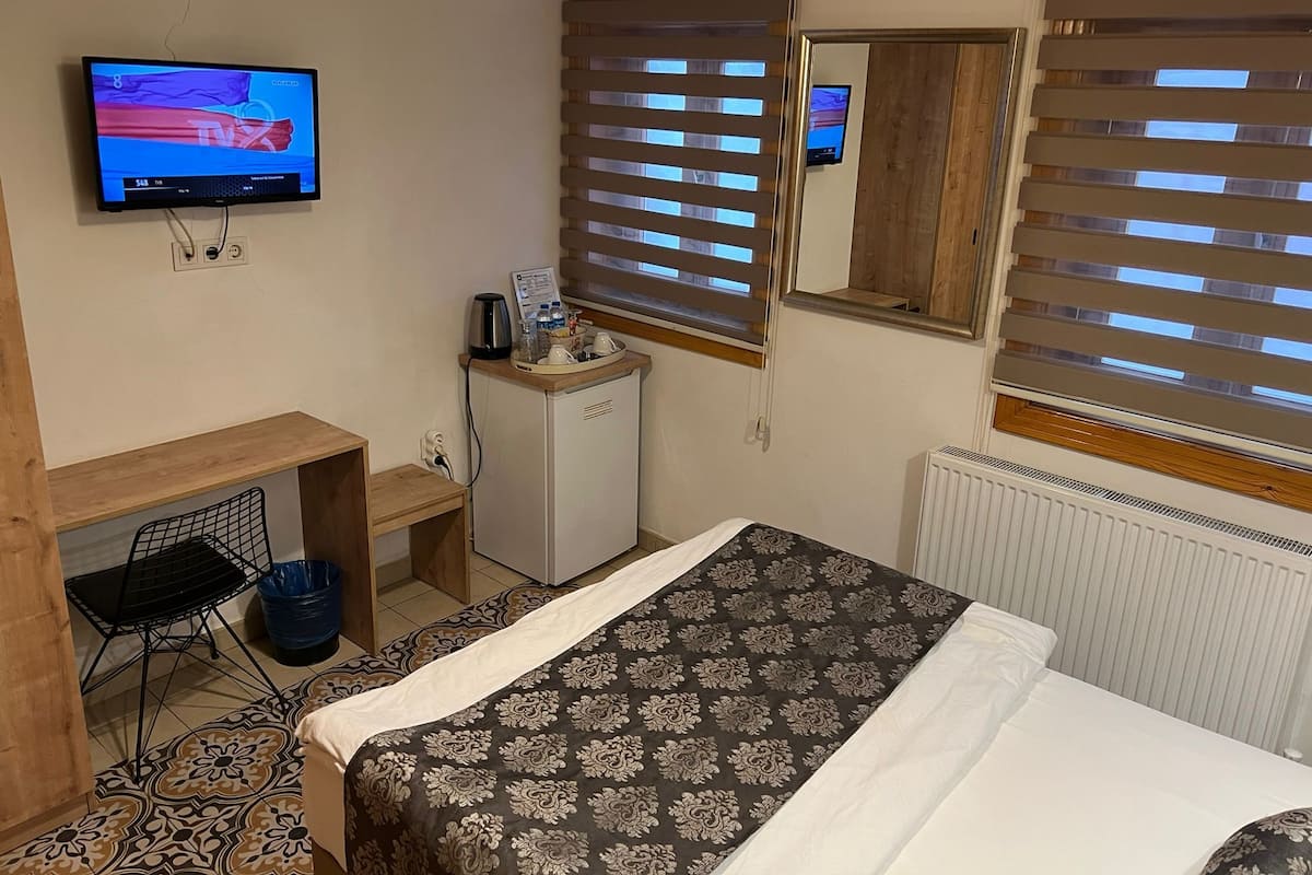 Quarto Duplo Económico | Roupa de alta qualidade, com decoração personalizada