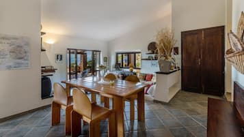 Villa, 3 quartos | Refeições no quarto