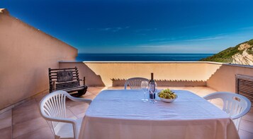 Vila, 2 quartos | Terraço/pátio